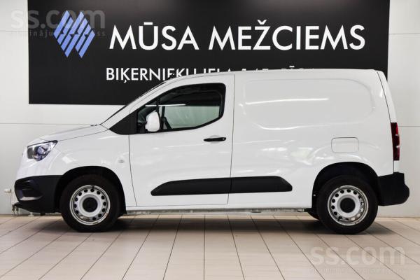 White Opel Combo 2021 in Riga, with an engine capacity of 1.50 L and mileage of 168 thousand km for 8990 €, photo 5 on AUTOMOTO.COM.LV