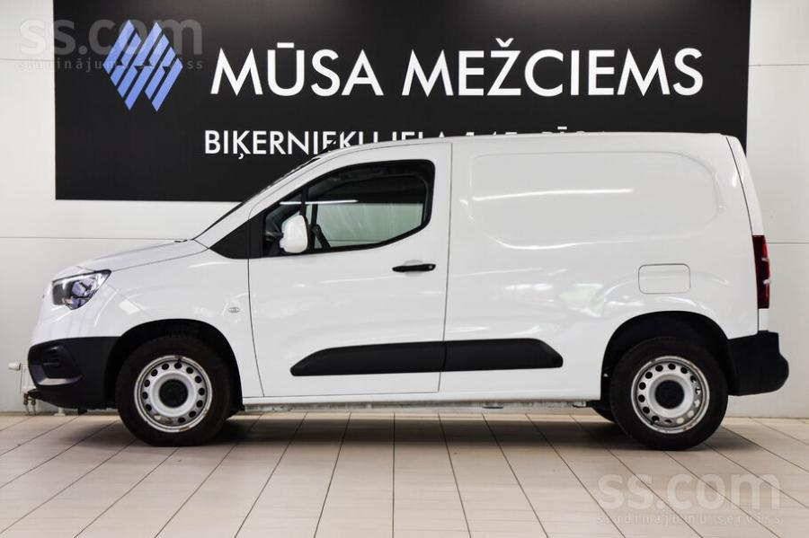 White Opel Combo 2021 in Riga, with an engine capacity of 1.50 L and mileage of 168 thousand km for 8990 €, photo 6 on AUTOMOTO.COM.LV