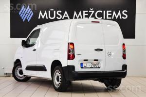 White Opel Combo 2021 in Riga, with an engine capacity of 1.50 L and mileage of 168 thousand km for 8990 €, photo 7 on AUTOMOTO.COM.LV