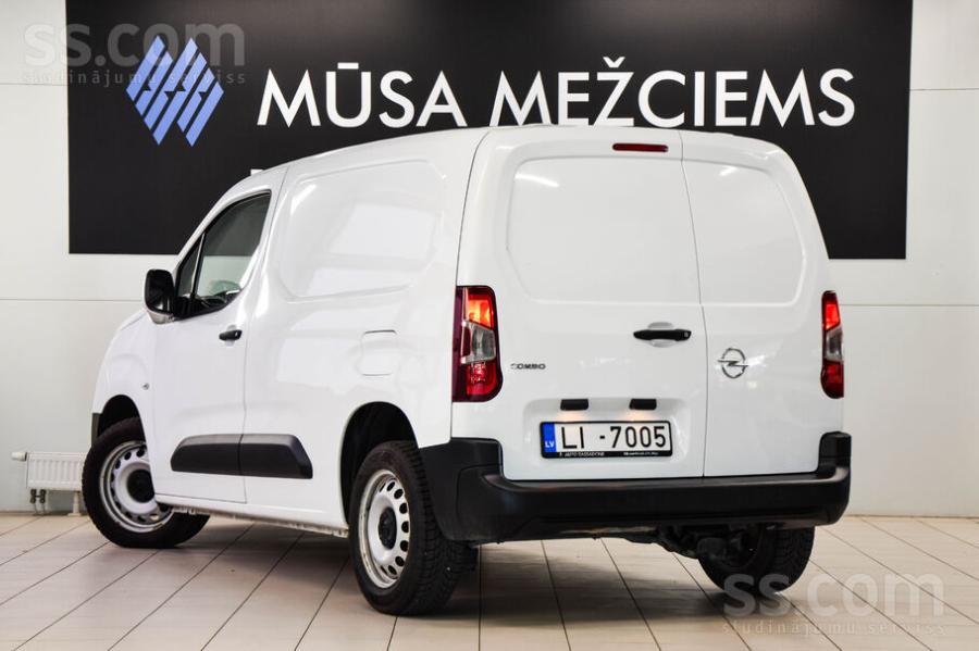 White Opel Combo 2021 in Riga, with an engine capacity of 1.50 L and mileage of 168 thousand km for 8990 €, photo 7 on AUTOMOTO.COM.LV