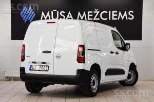 White Opel Combo 2021 in Riga, with an engine capacity of 1.50 L and mileage of 168 thousand km for 8990 €, photo 9 on AUTOMOTO.COM.LV