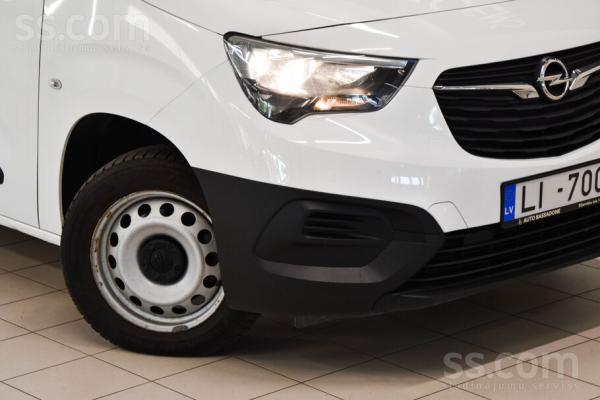 White Opel Combo 2021 in Riga, with an engine capacity of 1.50 L and mileage of 168 thousand km for 8990 €, photo 9 on AUTOMOTO.COM.LV