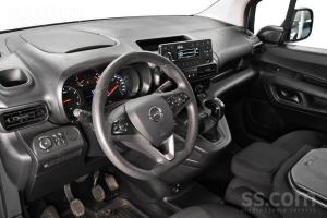 White Opel Combo 2021 in Riga, with an engine capacity of 1.50 L and mileage of 168 thousand km for 8990 €, photo 11 on AUTOMOTO.COM.LV