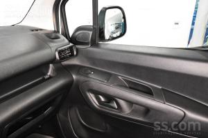 White Opel Combo 2021 in Riga, with an engine capacity of 1.50 L and mileage of 168 thousand km for 8990 €, photo 12 on AUTOMOTO.COM.LV