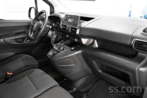 White Opel Combo 2021 in Riga, with an engine capacity of 1.50 L and mileage of 168 thousand km for 8990 €, photo 13 on AUTOMOTO.COM.LV