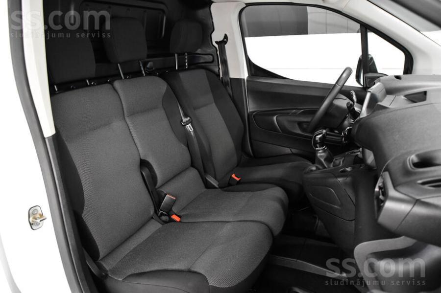 White Opel Combo 2021 in Riga, with an engine capacity of 1.50 L and mileage of 168 thousand km for 8990 €, photo 14 on AUTOMOTO.COM.LV