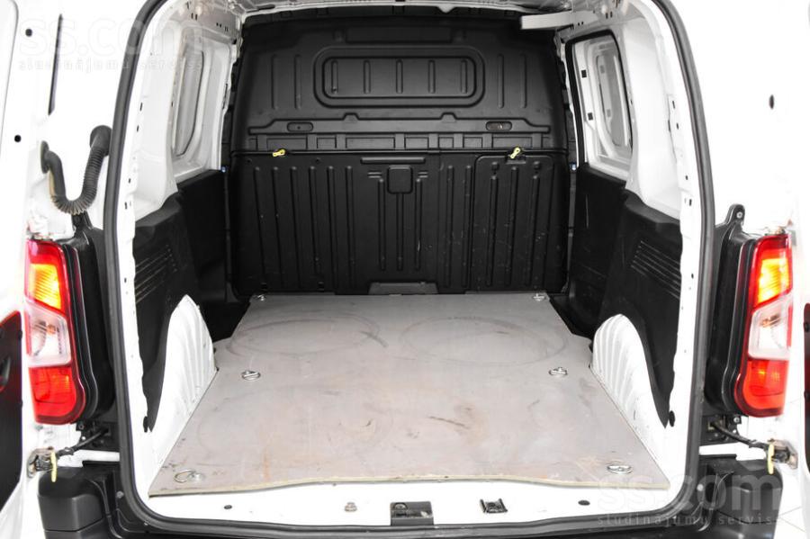 White Opel Combo 2021 in Riga, with an engine capacity of 1.50 L and mileage of 168 thousand km for 8990 €, photo 17 on AUTOMOTO.COM.LV