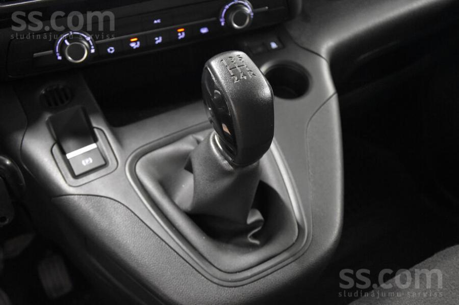 White Opel Combo 2021 in Riga, with an engine capacity of 1.50 L and mileage of 168 thousand km for 8990 €, photo 19 on AUTOMOTO.COM.LV