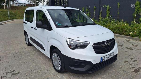 Balts Opel Combo 2021 Viļņa, ar dzinēja tilpumu 1.50 L un nobraukumu 204 tūkst. km par 8450 €, foto 4 vietnē AUTOMOTO.COM.LV