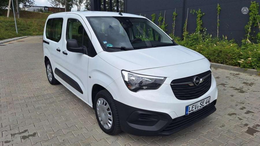 Balts Opel Combo 2021 Viļņa, ar dzinēja tilpumu 1.50 L un nobraukumu 204 tūkst. km par 8450 €, foto 5 vietnē AUTOMOTO.COM.LV