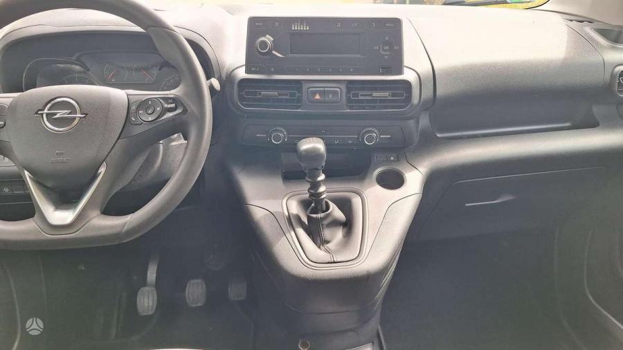 Balts Opel Combo 2021 Viļņa, ar dzinēja tilpumu 1.50 L un nobraukumu 204 tūkst. km par 8450 €, foto 19 vietnē AUTOMOTO.COM.LV