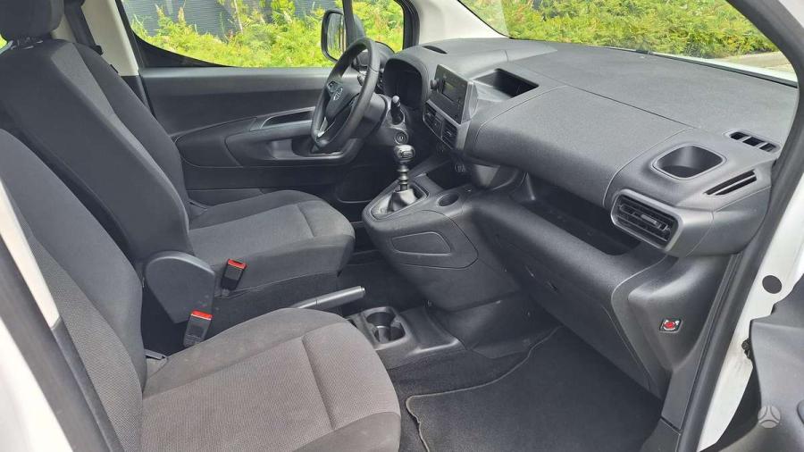 Balts Opel Combo 2021 Viļņa, ar dzinēja tilpumu 1.50 L un nobraukumu 204 tūkst. km par 8450 €, foto 20 vietnē AUTOMOTO.COM.LV