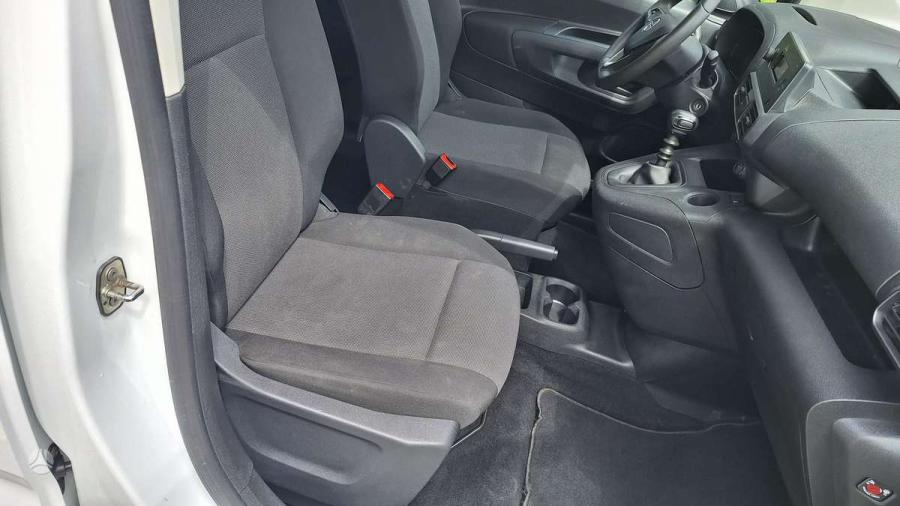 Balts Opel Combo 2021 Viļņa, ar dzinēja tilpumu 1.50 L un nobraukumu 204 tūkst. km par 8450 €, foto 21 vietnē AUTOMOTO.COM.LV