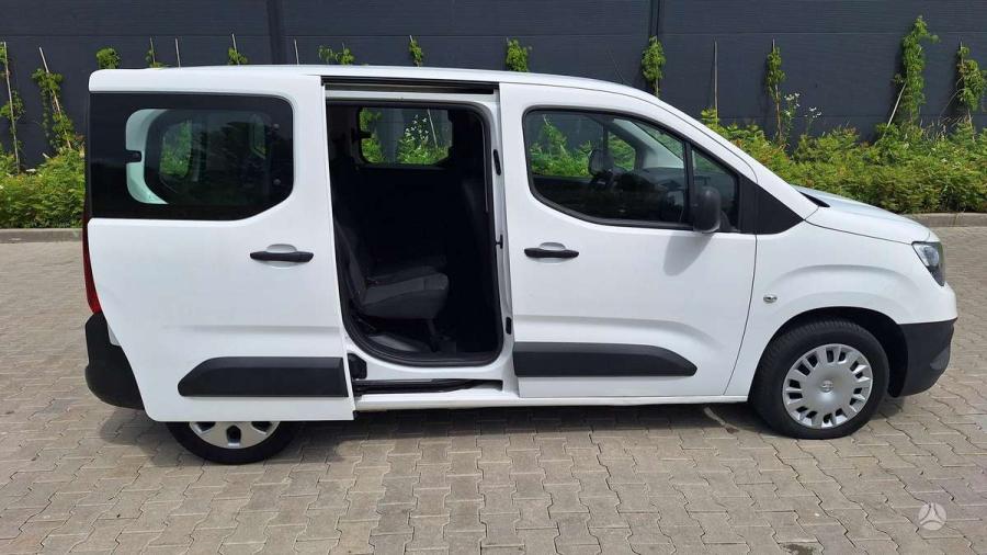 Balts Opel Combo 2021 Viļņa, ar dzinēja tilpumu 1.50 L un nobraukumu 204 tūkst. km par 8450 €, foto 23 vietnē AUTOMOTO.COM.LV