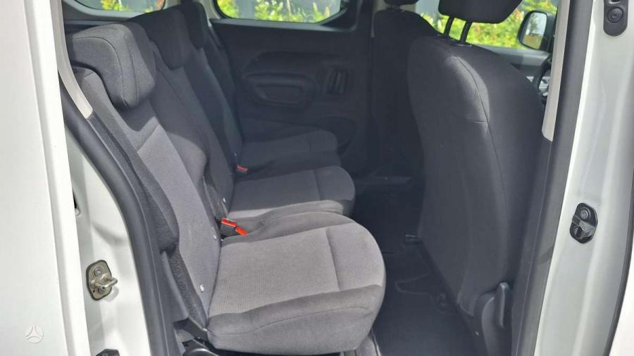Balts Opel Combo 2021 Viļņa, ar dzinēja tilpumu 1.50 L un nobraukumu 204 tūkst. km par 8450 €, foto 25 vietnē AUTOMOTO.COM.LV
