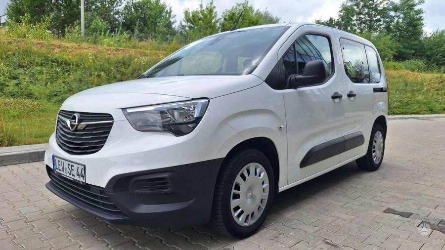 Balts Opel Combo 2021 Viļņa, ar dzinēja tilpumu 1.50 L un nobraukumu 204 tūkst. km par 8450 €, foto 33 vietnē AUTOMOTO.COM.LV
