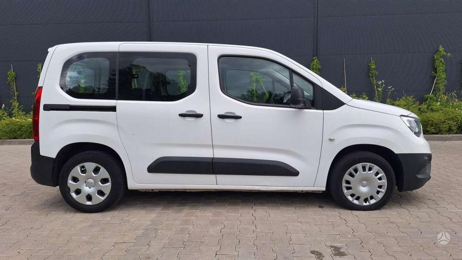 Balts Opel Combo 2021 Viļņa, ar dzinēja tilpumu 1.50 L un nobraukumu 204 tūkst. km par 8450 €, foto 36 vietnē AUTOMOTO.COM.LV
