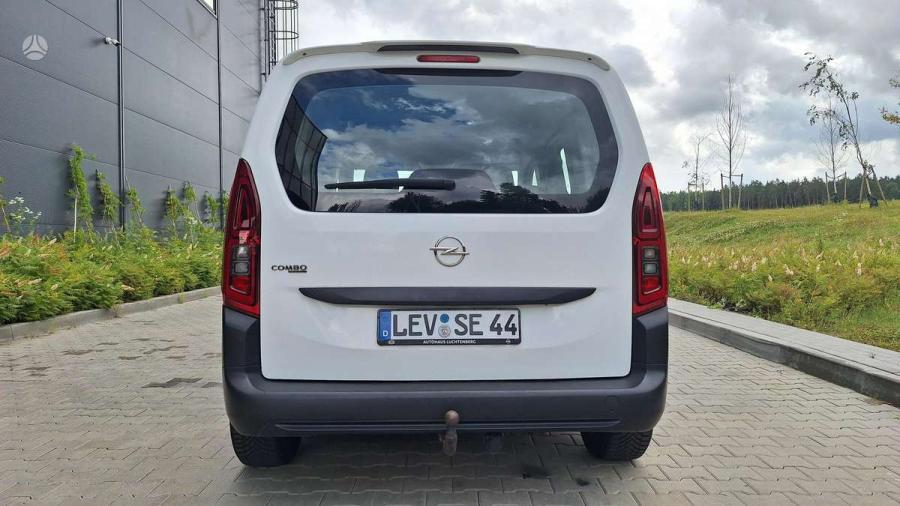 Balts Opel Combo 2021 Viļņa, ar dzinēja tilpumu 1.50 L un nobraukumu 204 tūkst. km par 8450 €, foto 38 vietnē AUTOMOTO.COM.LV