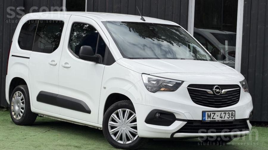 White Opel Combo 2021 in Riga, with an engine capacity of 1.50 L and mileage of 192 thousand km for 8350 €, photo 1 on AUTOMOTO.COM.LV