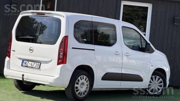 White Opel Combo 2021 in Riga, with an engine capacity of 1.50 L and mileage of 192 thousand km for 8350 €, photo 4 on AUTOMOTO.COM.LV