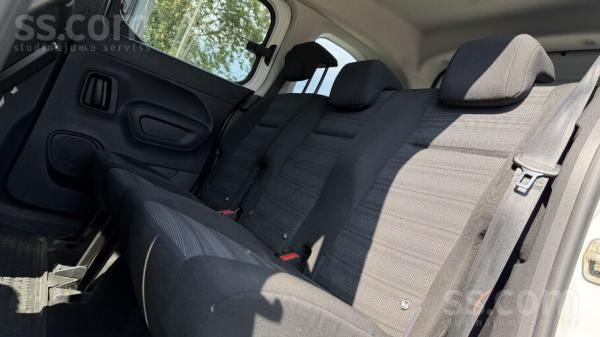 White Opel Combo 2021 in Riga, with an engine capacity of 1.50 L and mileage of 192 thousand km for 8350 €, photo 9 on AUTOMOTO.COM.LV