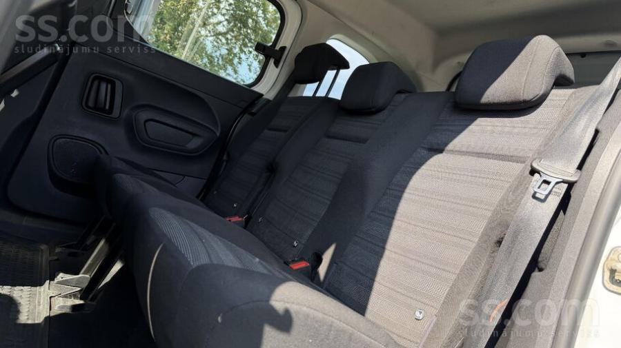 White Opel Combo 2021 in Riga, with an engine capacity of 1.50 L and mileage of 192 thousand km for 8350 €, photo 10 on AUTOMOTO.COM.LV
