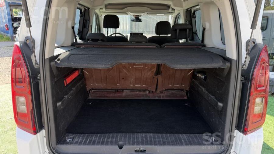 White Opel Combo 2021 in Riga, with an engine capacity of 1.50 L and mileage of 192 thousand km for 8350 €, photo 12 on AUTOMOTO.COM.LV