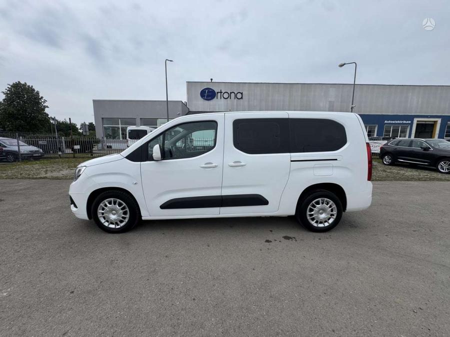 White Opel Combo 2021 in Radviliskis, with an engine capacity of 1.20 L and mileage of 156 thousand km for 6700 €, photo 1 on AUTOMOTO.COM.LV