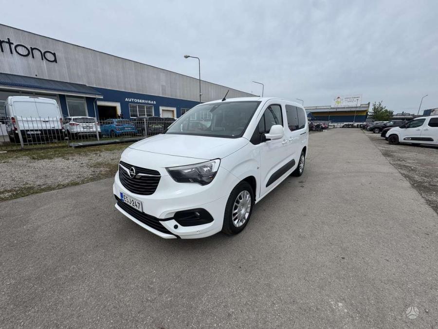 White Opel Combo 2021 in Radviliskis, with an engine capacity of 1.20 L and mileage of 156 thousand km for 6700 €, photo 3 on AUTOMOTO.COM.LV