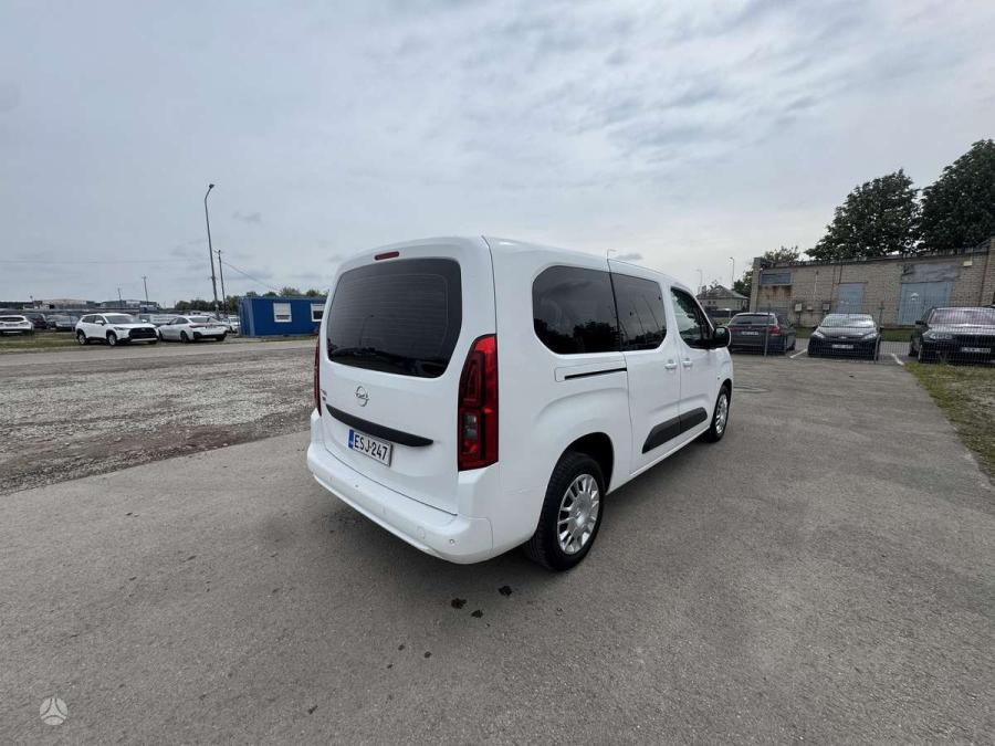 White Opel Combo 2021 in Radviliskis, with an engine capacity of 1.20 L and mileage of 156 thousand km for 6700 €, photo 4 on AUTOMOTO.COM.LV