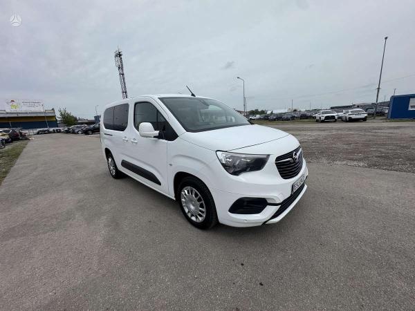 White Opel Combo 2021 in Radviliskis, with an engine capacity of 1.20 L and mileage of 156 thousand km for 6700 €, photo 4 on AUTOMOTO.COM.LV