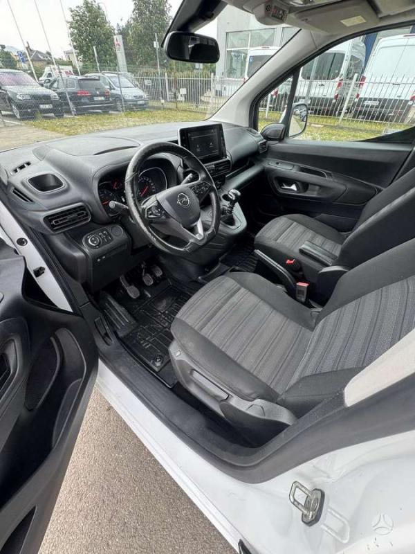 White Opel Combo 2021 in Radviliskis, with an engine capacity of 1.20 L and mileage of 156 thousand km for 6700 €, photo 9 on AUTOMOTO.COM.LV