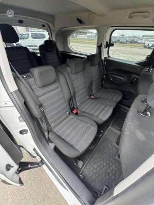 White Opel Combo 2021 in Radviliskis, with an engine capacity of 1.20 L and mileage of 156 thousand km for 6700 €, photo 11 on AUTOMOTO.COM.LV