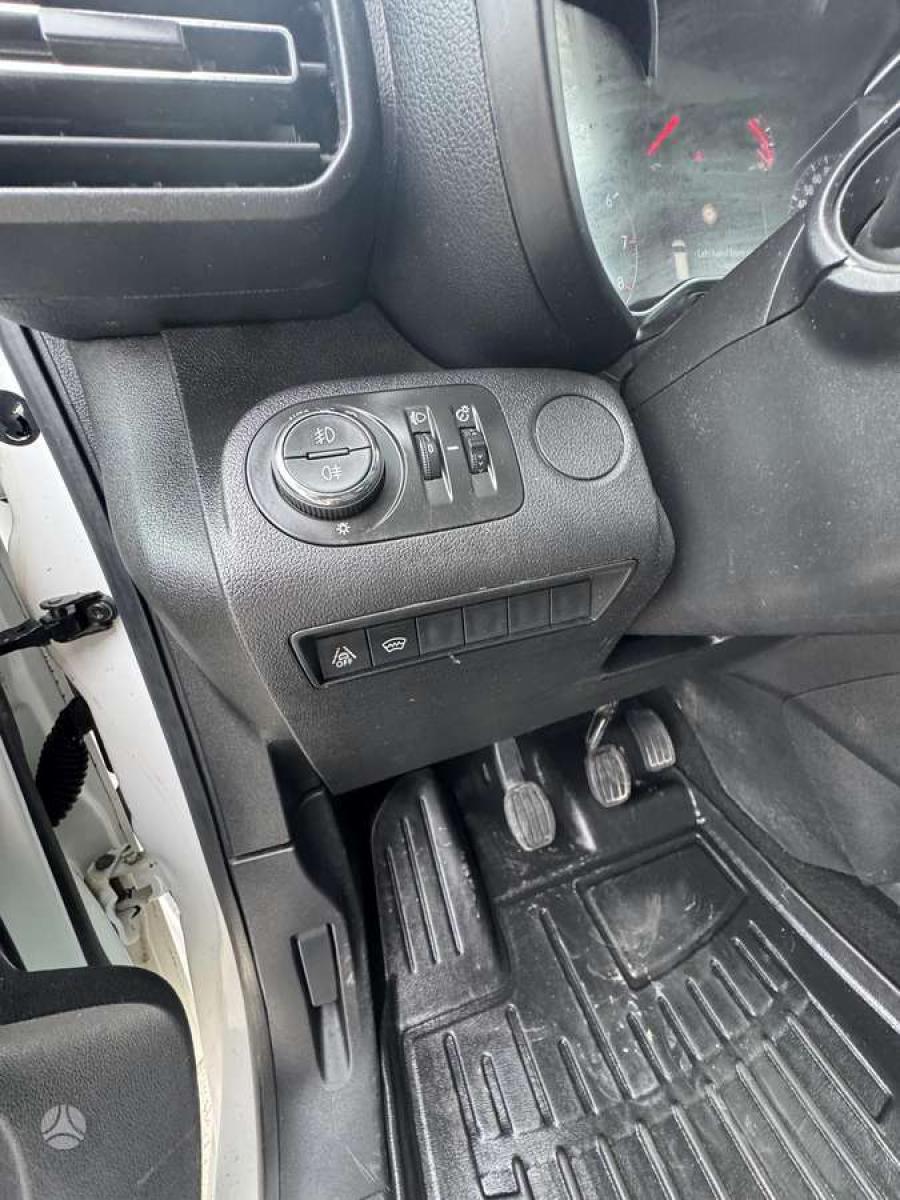 White Opel Combo 2021 in Radviliskis, with an engine capacity of 1.20 L and mileage of 156 thousand km for 6700 €, photo 14 on AUTOMOTO.COM.LV