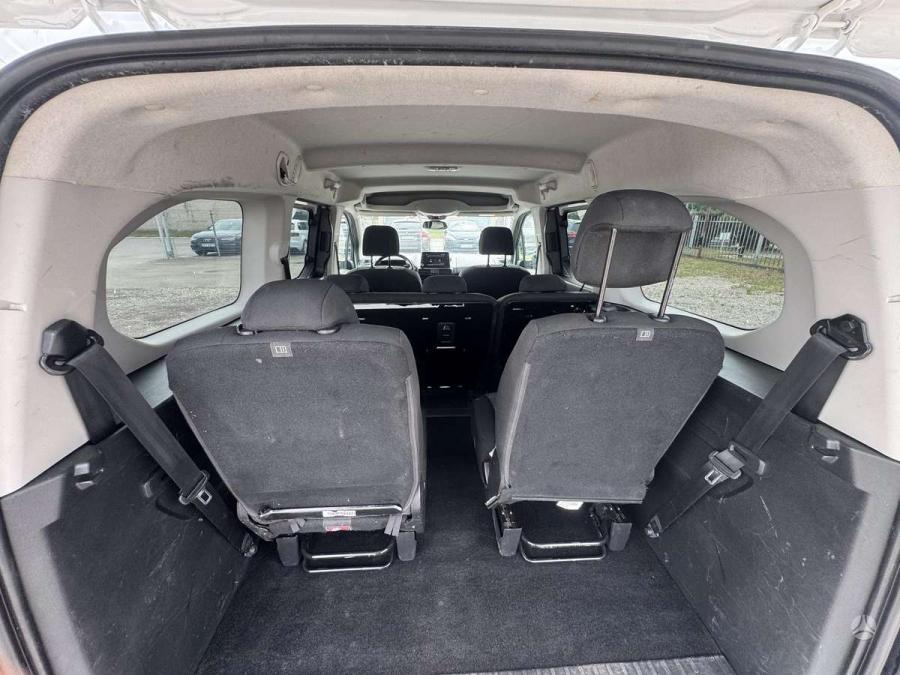 White Opel Combo 2021 in Radviliskis, with an engine capacity of 1.20 L and mileage of 156 thousand km for 6700 €, photo 15 on AUTOMOTO.COM.LV