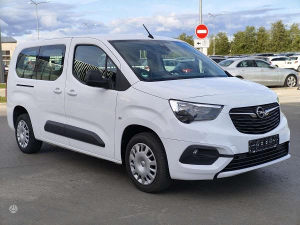 White Opel Combo 2021 in Siauliai, with an engine capacity of 1.50 L and mileage of 202 thousand km for 10800 €, photo 1 on AUTOMOTO.COM.LV