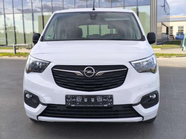White Opel Combo 2021 in Siauliai, with an engine capacity of 1.50 L and mileage of 202 thousand km for 10800 €, photo 2 on AUTOMOTO.COM.LV
