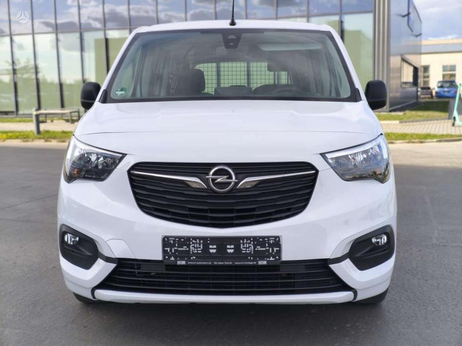 White Opel Combo 2021 in Siauliai, with an engine capacity of 1.50 L and mileage of 202 thousand km for 10800 €, photo 3 on AUTOMOTO.COM.LV