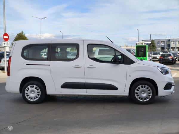 White Opel Combo 2021 in Siauliai, with an engine capacity of 1.50 L and mileage of 202 thousand km for 10800 €, photo 4 on AUTOMOTO.COM.LV