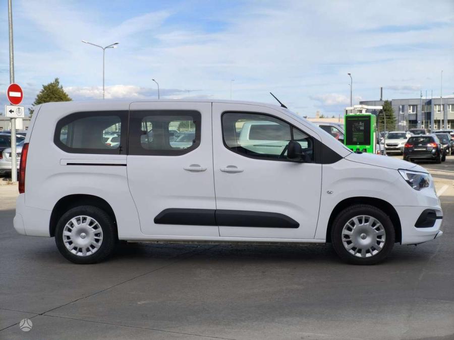 White Opel Combo 2021 in Siauliai, with an engine capacity of 1.50 L and mileage of 202 thousand km for 10800 €, photo 5 on AUTOMOTO.COM.LV