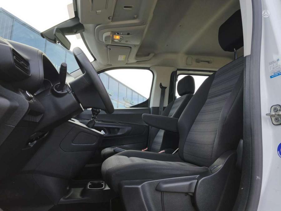 White Opel Combo 2021 in Siauliai, with an engine capacity of 1.50 L and mileage of 202 thousand km for 10800 €, photo 11 on AUTOMOTO.COM.LV