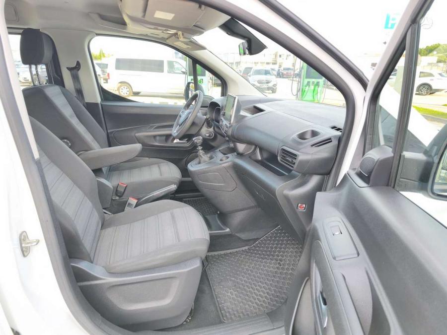 White Opel Combo 2021 in Siauliai, with an engine capacity of 1.50 L and mileage of 202 thousand km for 10800 €, photo 13 on AUTOMOTO.COM.LV