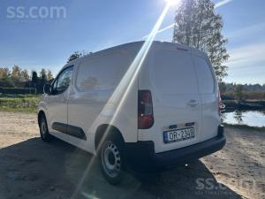 Balts Opel Combo 2021 Alūksne, ar dzinēja tilpumu 1.50 L un nobraukumu 0 tūkst. km par 7550 €, foto 4 vietnē AUTOMOTO.COM.LV