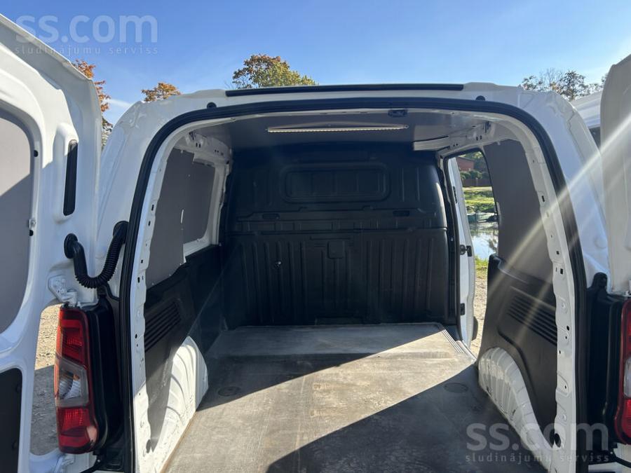 Balts Opel Combo 2021 Alūksne, ar dzinēja tilpumu 1.50 L un nobraukumu 0 tūkst. km par 7550 €, foto 28 vietnē AUTOMOTO.COM.LV