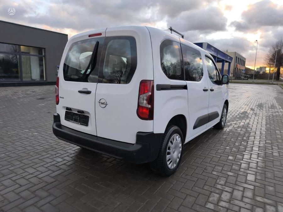 White Opel Combo 2022 in Vilnius, with an engine capacity of 1.50 L and mileage of 128 thousand km for 8200 €, photo 4 on AUTOMOTO.COM.LV
