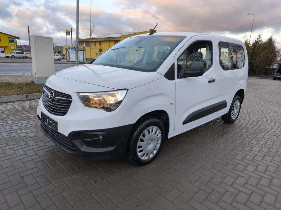 White Opel Combo 2022 in Vilnius, with an engine capacity of 1.50 L and mileage of 128 thousand km for 8200 €, photo 8 on AUTOMOTO.COM.LV