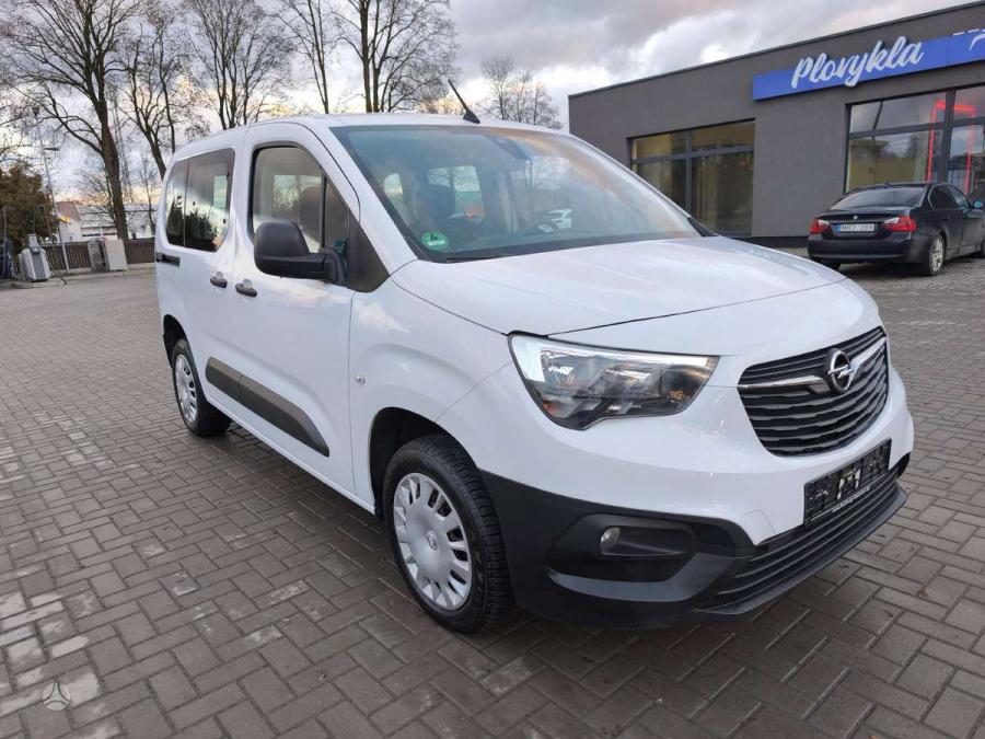 White Opel Combo 2022 in Vilnius, with an engine capacity of 1.50 L and mileage of 128 thousand km for 8200 €, photo 30 on AUTOMOTO.COM.LV