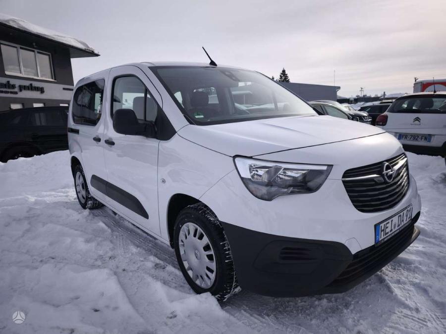 White Opel Combo 2022 in Taurage, with an engine capacity of 1.50 L and mileage of 136 thousand km for 8700 €, photo 1 on AUTOMOTO.COM.LV