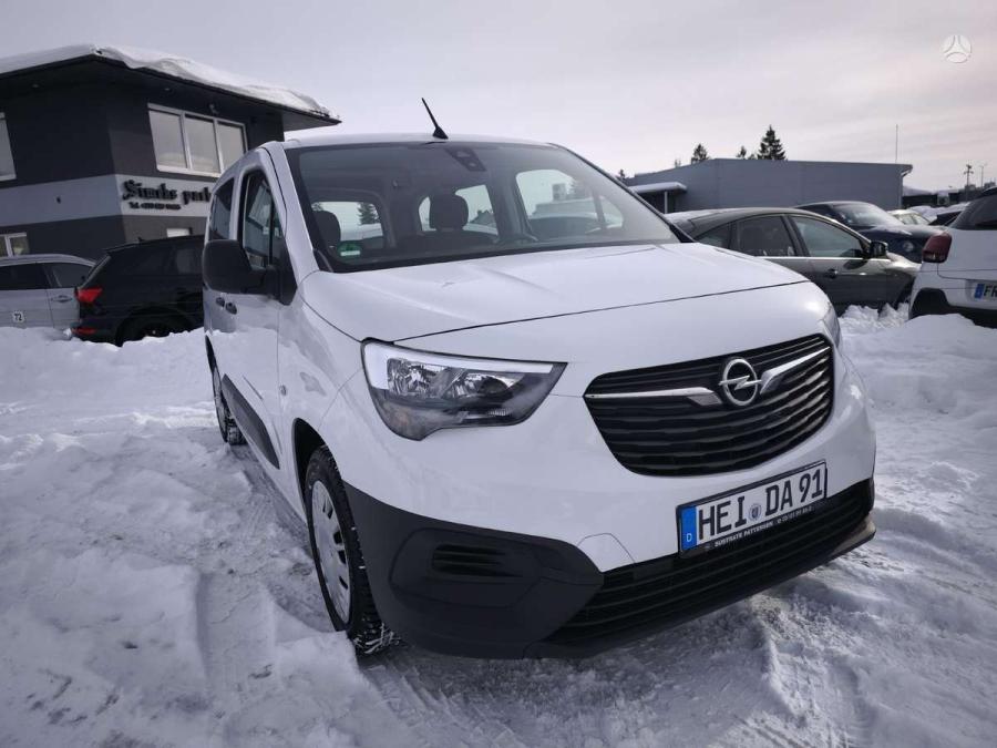 White Opel Combo 2022 in Taurage, with an engine capacity of 1.50 L and mileage of 136 thousand km for 8700 €, photo 4 on AUTOMOTO.COM.LV