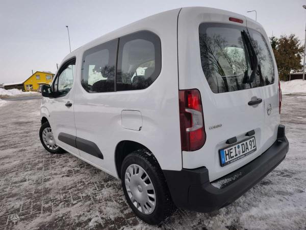 White Opel Combo 2022 in Taurage, with an engine capacity of 1.50 L and mileage of 136 thousand km for 8700 €, photo 6 on AUTOMOTO.COM.LV